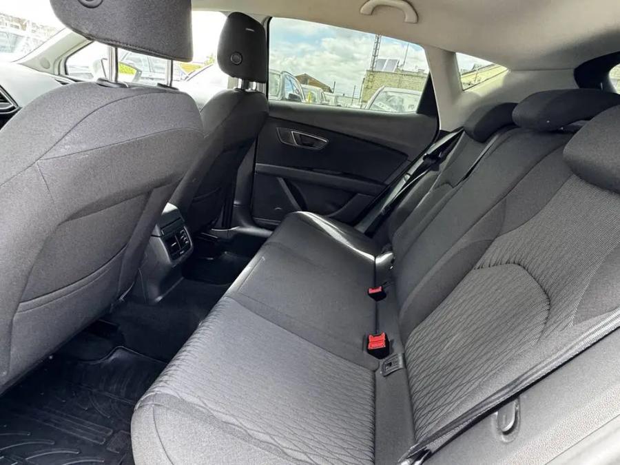 White SEAT Leon 2014 in Daugavpils, with an engine capacity of 2.00 L and mileage of 229 thousand km for 7850 €, photo 28 on AUTOMOTO.COM.LV