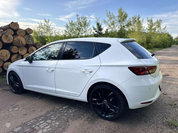 White SEAT Leon 2014 in Daugavpils, with an engine capacity of 1.97 L and mileage of 230 thousand km for 7450 €, photo 8 on AUTOMOTO.COM.LV