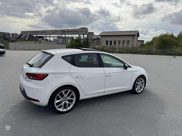 SEAT Leon 2015 in Telschi on AUTOMOTO.COM.LV White SEAT Leon 2015 in Telschi, with an engine capacity of 1.97 L and mileage of 225 thousand km for 8200 €, photo 8 on AUTOMOTO.COM.LV