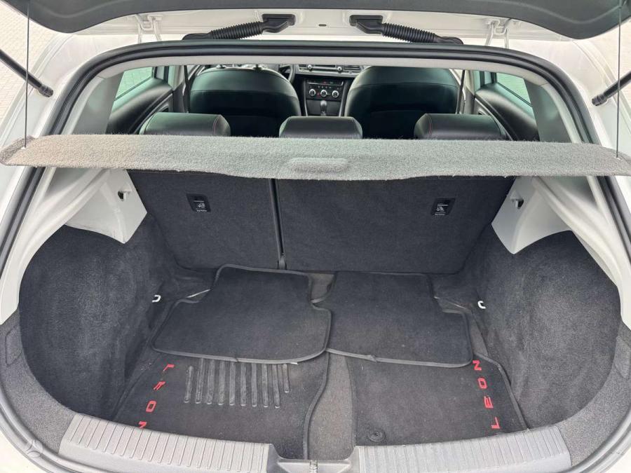White SEAT Leon 2015 in Telschi, with an engine capacity of 1.97 L and mileage of 225 thousand km for 8200 €, photo 23 on AUTOMOTO.COM.LV