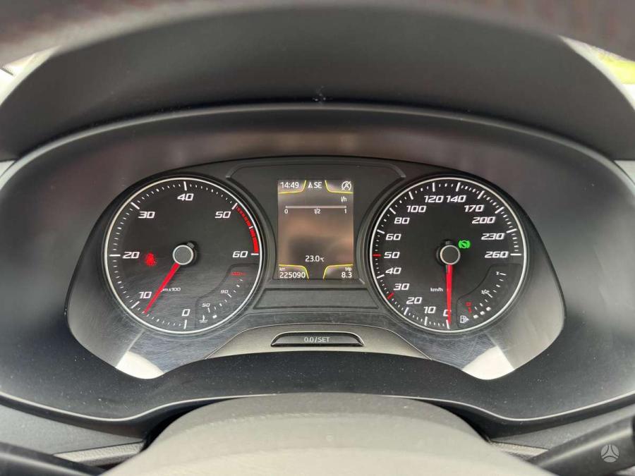 White SEAT Leon 2015 in Telschi, with an engine capacity of 1.97 L and mileage of 225 thousand km for 8200 €, photo 29 on AUTOMOTO.COM.LV
