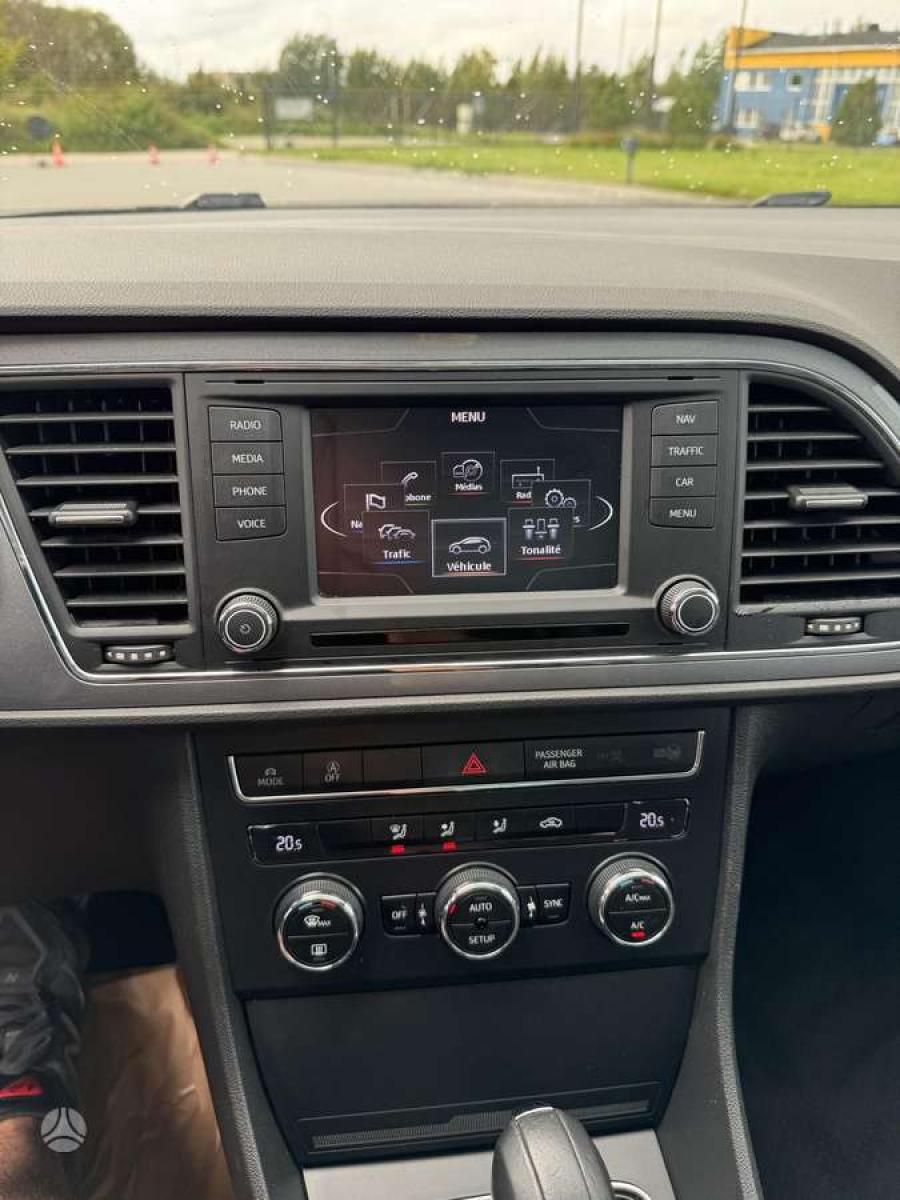 White SEAT Leon 2015 in Telschi, with an engine capacity of 1.97 L and mileage of 225 thousand km for 8200 €, photo 37 on AUTOMOTO.COM.LV
