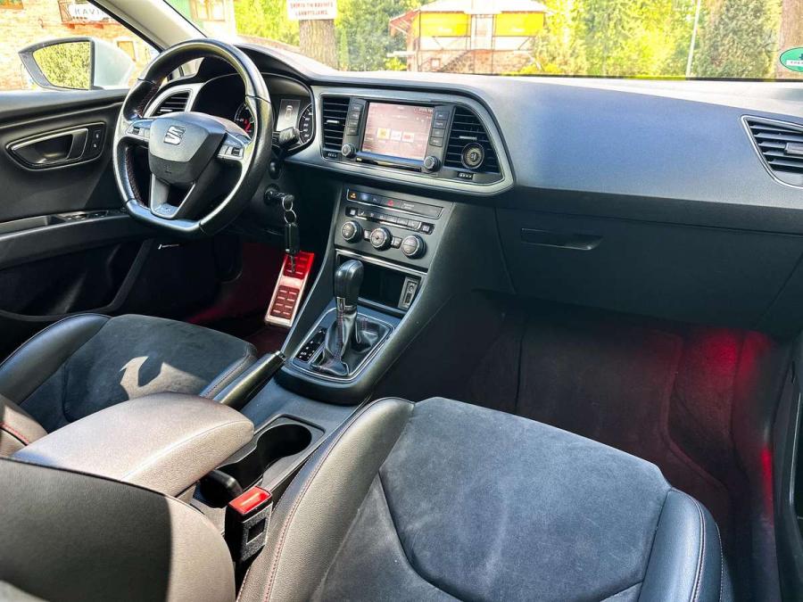Balts SEAT Leon 2016 Šauļi, ar dzinēja tilpumu 1.97 L un nobraukumu 210 tūkst. km par 8000 €, foto 23 vietnē AUTOMOTO.COM.LV