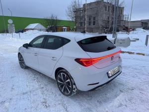 Balts SEAT Leon 2021 Kauņa, ar dzinēja tilpumu 1.40 L un nobraukumu 45 tūkst. km par 19500 €, foto  vietnē AUTOMOTO.COM.LV