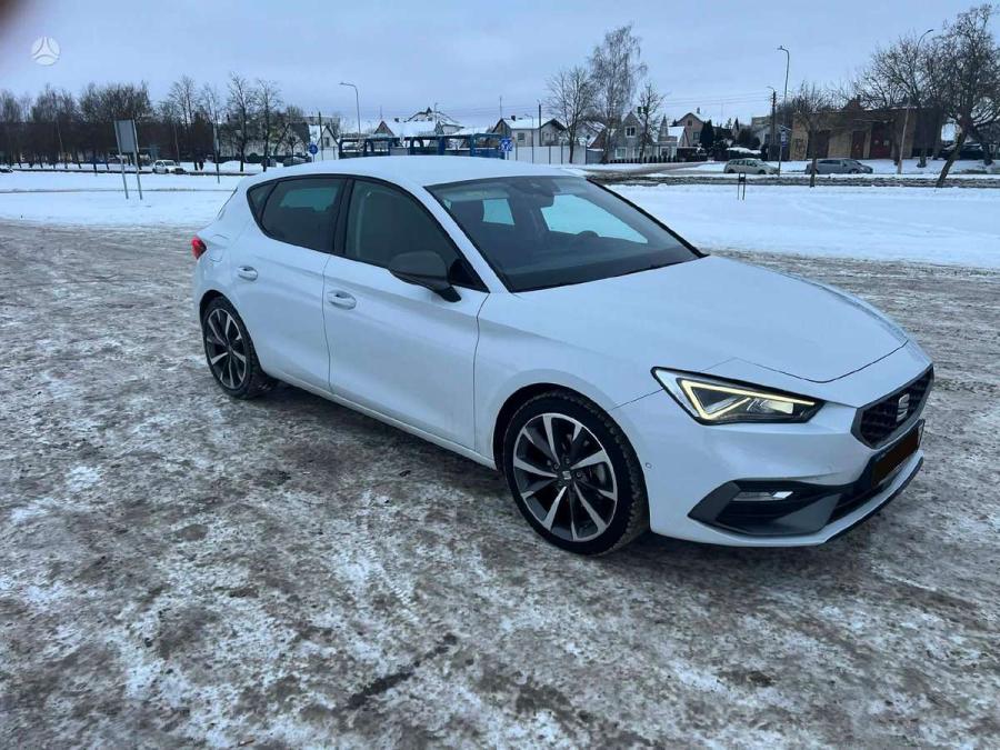 White SEAT Leon 2021 in Panevezys, with an engine capacity of 1.50 L and mileage of 17 thousand km for 16000 €, photo 1 on AUTOMOTO.COM.LV
