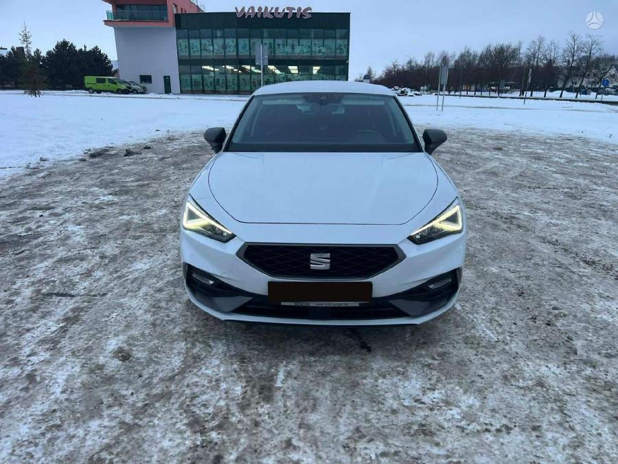 White SEAT Leon 2021 in Panevezys, with an engine capacity of 1.50 L and mileage of 17 thousand km for 16000 €, photo 5 on AUTOMOTO.COM.LV