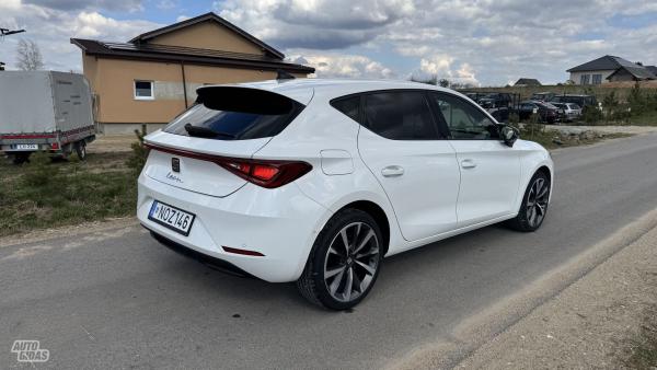 White SEAT Leon 2021 in Vilnius, with an engine capacity of 2.00 L and mileage of 291 thousand km for 13200 €, photo 5 on AUTOMOTO.COM.LV