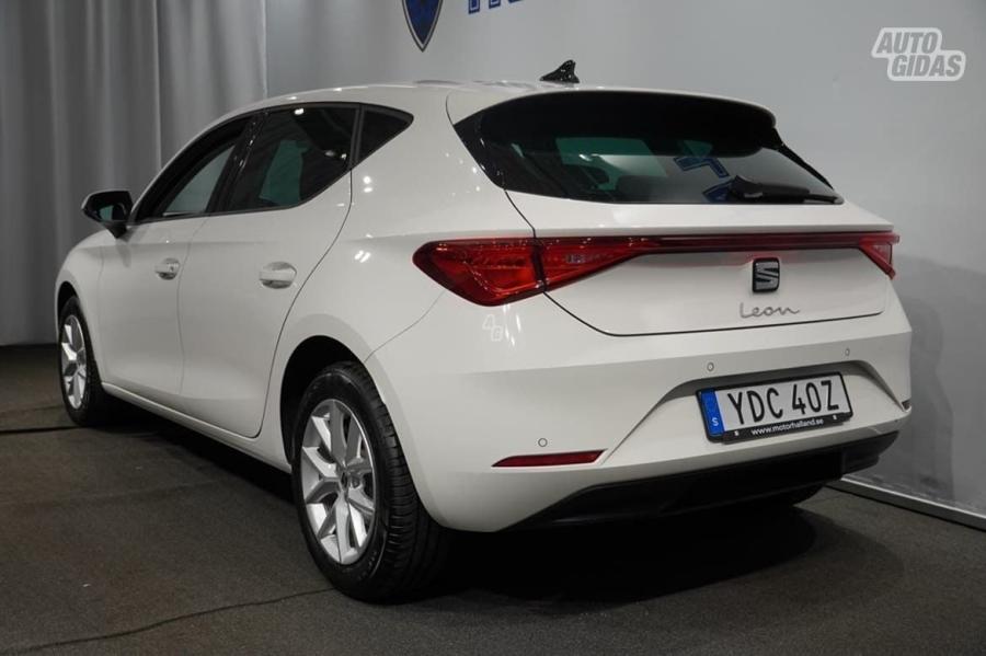 White SEAT Leon 2022 in Kaunas, with an engine capacity of 0.00 L and mileage of 13 thousand km for 22159 €, photo 3 on AUTOMOTO.COM.LV