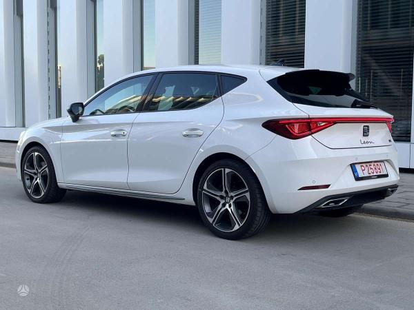 White SEAT Leon 2022 in Vilnius, with an engine capacity of 1.50 L and mileage of 152 thousand km for 13903 €, photo 2 on AUTOMOTO.COM.LV