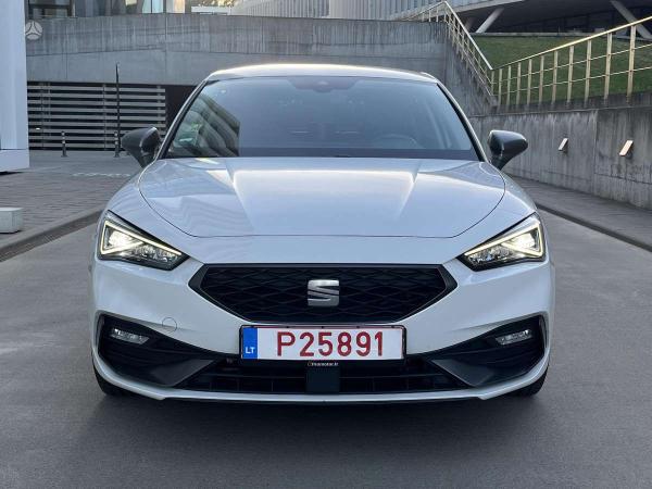 White SEAT Leon 2022 in Vilnius, with an engine capacity of 1.50 L and mileage of 152 thousand km for 13903 €, photo 3 on AUTOMOTO.COM.LV