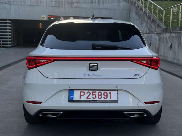 White SEAT Leon 2022 in Vilnius, with an engine capacity of 1.50 L and mileage of 152 thousand km for 13903 €, photo 5 on AUTOMOTO.COM.LV