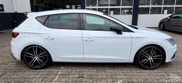 White SEAT Leon 2018 in Kaunas, with an engine capacity of 2.00 L and mileage of 83 thousand km for 26519 €, photo 6 on AUTOMOTO.COM.LV