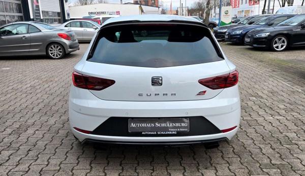 White SEAT Leon 2018 in Kaunas, with an engine capacity of 2.00 L and mileage of 83 thousand km for 26519 €, photo 8 on AUTOMOTO.COM.LV