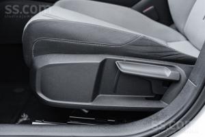 White SEAT Leon 2021 in Riga, with an engine capacity of 2.00 L and mileage of 160 thousand km for 15550 €, photo 8 on AUTOMOTO.COM.LV