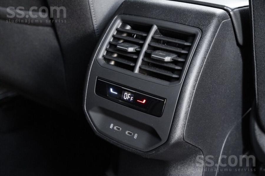White SEAT Leon 2021 in Riga, with an engine capacity of 2.00 L and mileage of 160 thousand km for 15550 €, photo 21 on AUTOMOTO.COM.LV
