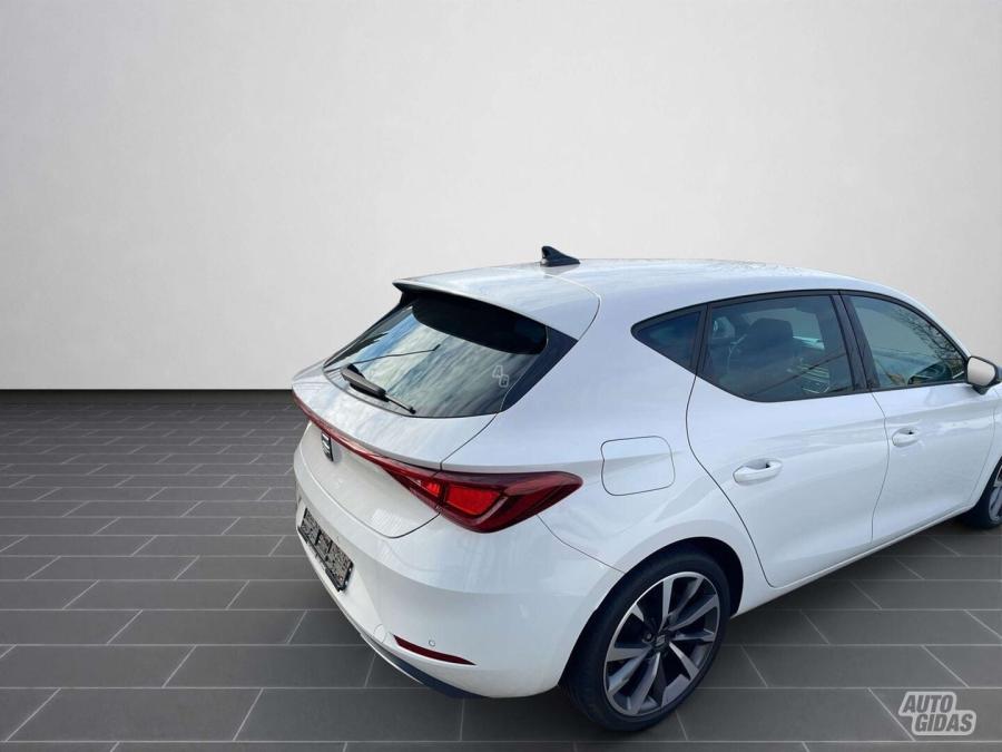 Balts SEAT Leon 2022 Kauņa, ar dzinēja tilpumu 1.50 L un nobraukumu 55 tūkst. km par 21594 €, foto 2 vietnē AUTOMOTO.COM.LV
