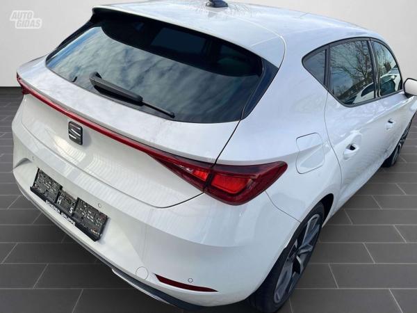 White SEAT Leon 2022 in Kaunas, with an engine capacity of 1.50 L and mileage of 55 thousand km for 21594 €, photo 6 on AUTOMOTO.COM.LV