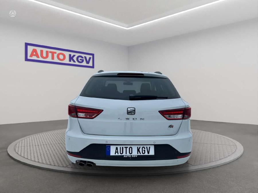 White SEAT Leon 2014 in Kaunas, with an engine capacity of 2.00 L and mileage of 208 thousand km for 6999 €, photo 4 on AUTOMOTO.COM.LV
