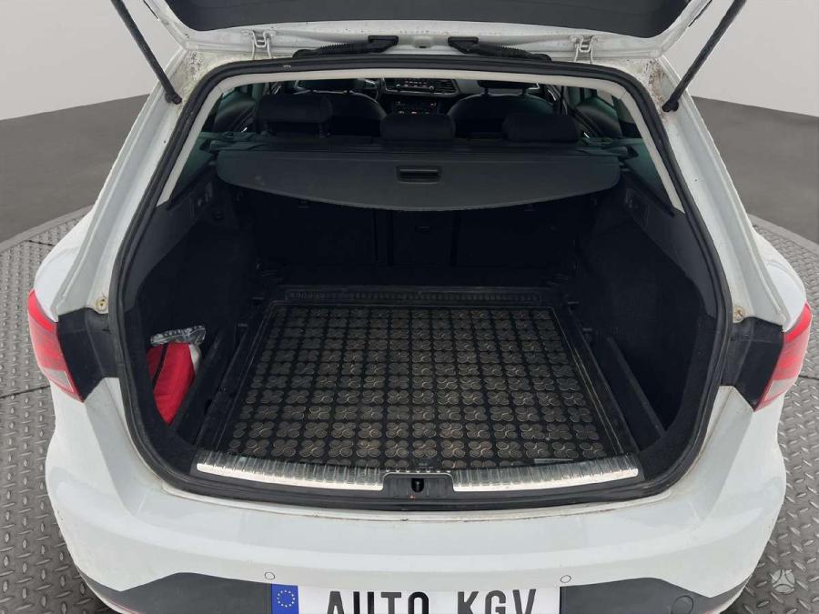 White SEAT Leon 2014 in Kaunas, with an engine capacity of 2.00 L and mileage of 208 thousand km for 6999 €, photo 10 on AUTOMOTO.COM.LV