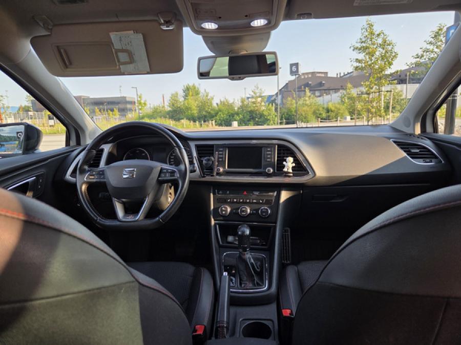 White SEAT Leon 2014 in Tallinn, with an engine capacity of 2.00 L and mileage of 32 thousand km for 5500 €, photo 7 on AUTOMOTO.COM.LV