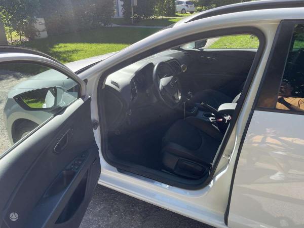 White SEAT Leon 2014 in Kaunas, with an engine capacity of 1.98 L and mileage of 218 thousand km for 5500 €, photo 5 on AUTOMOTO.COM.LV