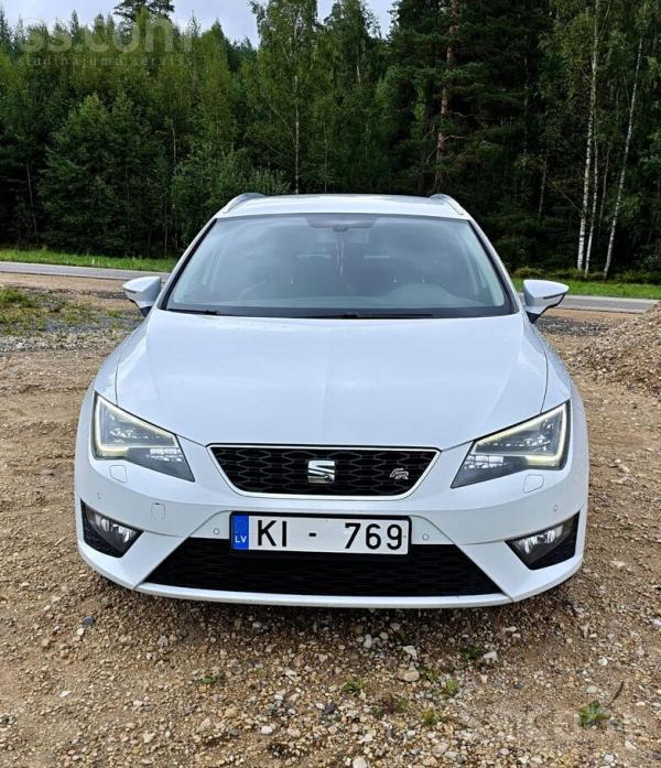 SEAT Leon 2014 Rīga vietnē Balts SEAT Leon 2014 Rīga, ar dzinēja tilpumu 2.00 L un nobraukumu 244 tūkst. km par 6850 €, foto 4 vietnē AUTOMOTO.COM.LV