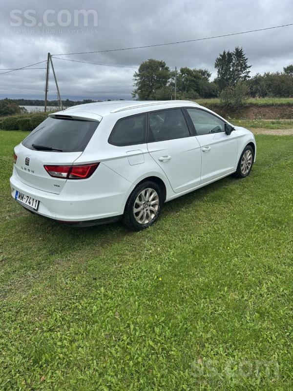 White SEAT Leon 2014 in Daugavpils, with an engine capacity of 1.60 L and mileage of 162 thousand km for 6300 €, photo 4 on AUTOMOTO.COM.LV