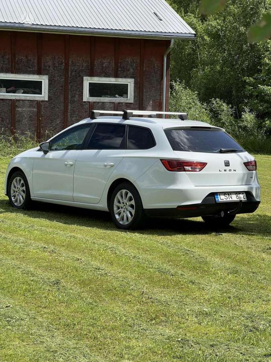 White SEAT Leon 2015 in Vilnius, with an engine capacity of 1.60 L and mileage of 203 thousand km for 6300 €, photo 5 on AUTOMOTO.COM.LV