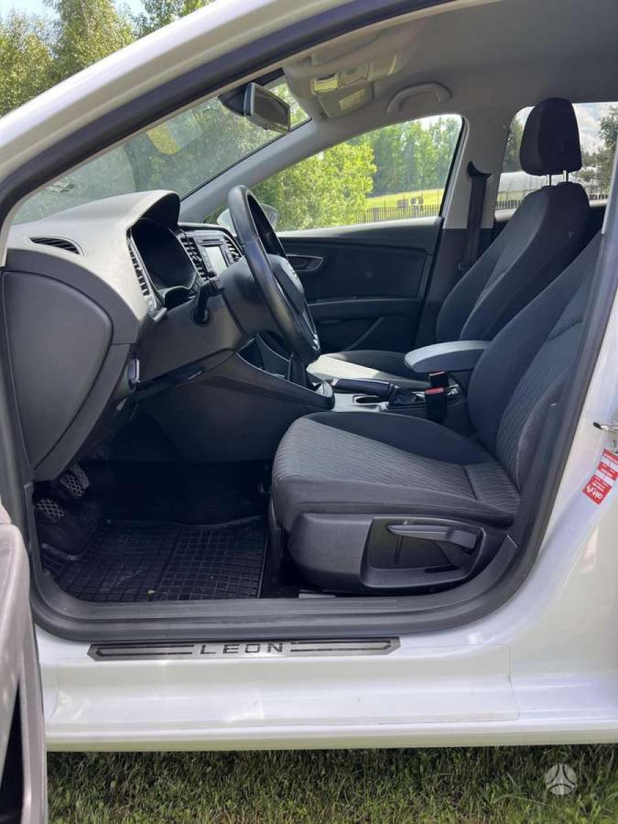 White SEAT Leon 2015 in Vilnius, with an engine capacity of 1.60 L and mileage of 203 thousand km for 6300 €, photo 13 on AUTOMOTO.COM.LV