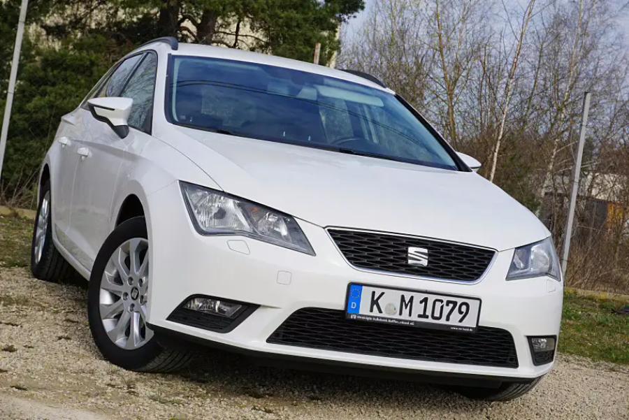 White SEAT Leon 2015 in Riga, with an engine capacity of 1.60 L and mileage of 158 thousand km for 7970 €, photo 3 on AUTOMOTO.COM.LV