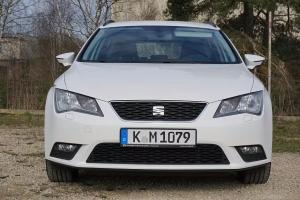 White SEAT Leon 2015 in Riga, with an engine capacity of 1.60 L and mileage of 158 thousand km for 7970 €, photo 4 on AUTOMOTO.COM.LV