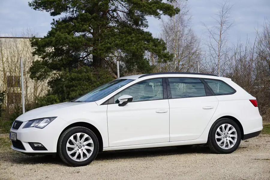 White SEAT Leon 2015 in Riga, with an engine capacity of 1.60 L and mileage of 158 thousand km for 7970 €, photo 6 on AUTOMOTO.COM.LV