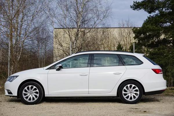 White SEAT Leon 2015 in Riga, with an engine capacity of 1.60 L and mileage of 158 thousand km for 7970 €, photo 6 on AUTOMOTO.COM.LV