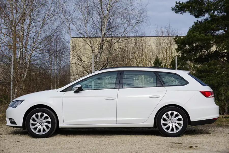 White SEAT Leon 2015 in Riga, with an engine capacity of 1.60 L and mileage of 158 thousand km for 7970 €, photo 7 on AUTOMOTO.COM.LV
