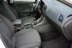 White SEAT Leon 2015 in Riga, with an engine capacity of 1.60 L and mileage of 158 thousand km for 7970 €, photo 16 on AUTOMOTO.COM.LV