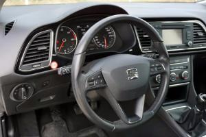 White SEAT Leon 2015 in Riga, with an engine capacity of 1.60 L and mileage of 158 thousand km for 7970 €, photo 22 on AUTOMOTO.COM.LV