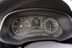 White SEAT Leon 2015 in Riga, with an engine capacity of 1.60 L and mileage of 158 thousand km for 7970 €, photo 25 on AUTOMOTO.COM.LV