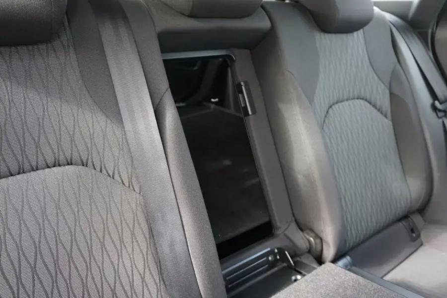 White SEAT Leon 2015 in Riga, with an engine capacity of 1.60 L and mileage of 158 thousand km for 7970 €, photo 33 on AUTOMOTO.COM.LV