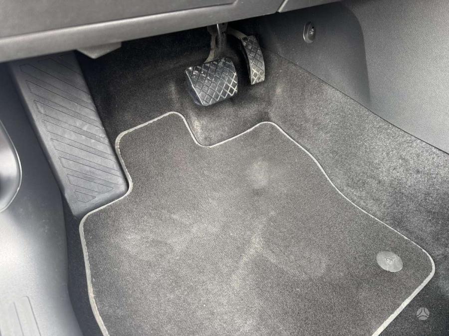 White SEAT Leon 2015 in Vilnius, with an engine capacity of 1.40 L and mileage of 150 thousand km for 7950 €, photo 16 on AUTOMOTO.COM.LV