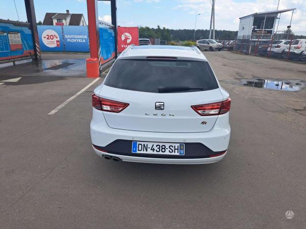 White SEAT Leon 2015 in Taurage, with an engine capacity of 1.97 L and mileage of 240 thousand km for 6950 €, photo 4 on AUTOMOTO.COM.LV
