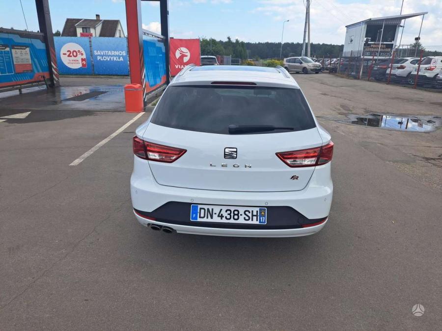 White SEAT Leon 2015 in Taurage, with an engine capacity of 1.97 L and mileage of 240 thousand km for 6950 €, photo 4 on AUTOMOTO.COM.LV