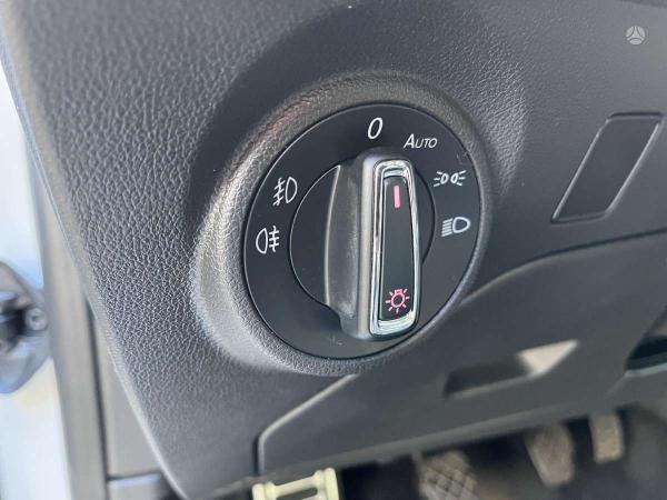 White SEAT Leon 2016 in Siauliai, with an engine capacity of 1.60 L and mileage of 250 thousand km for 8800 €, photo 11 on AUTOMOTO.COM.LV
