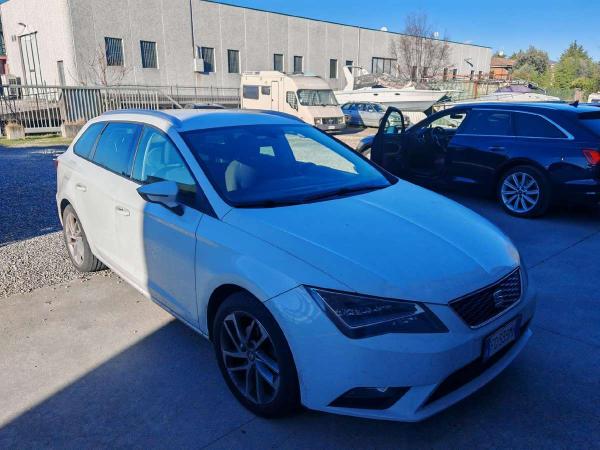 White SEAT Leon 2016 in Panevezys, with an engine capacity of 1.60 L and mileage of 235 thousand km for 5350 €, photo 1 on AUTOMOTO.COM.LV