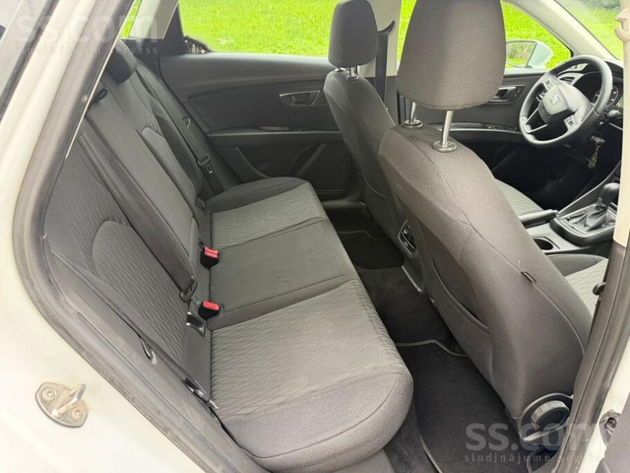 White SEAT Leon 2016 in Jelgava, with an engine capacity of 1.60 L and mileage of 0 thousand km for 5990 €, photo 10 on AUTOMOTO.COM.LV
