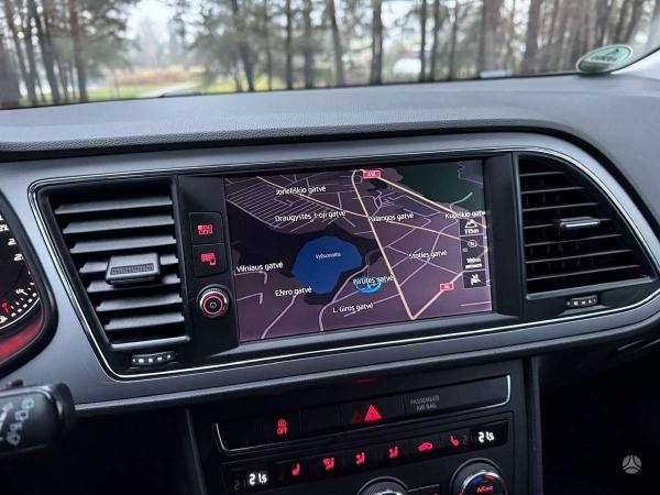 White SEAT Leon 2017 in Utena, with an engine capacity of 1.60 L and mileage of 218 thousand km for 6950 €, photo 11 on AUTOMOTO.COM.LV