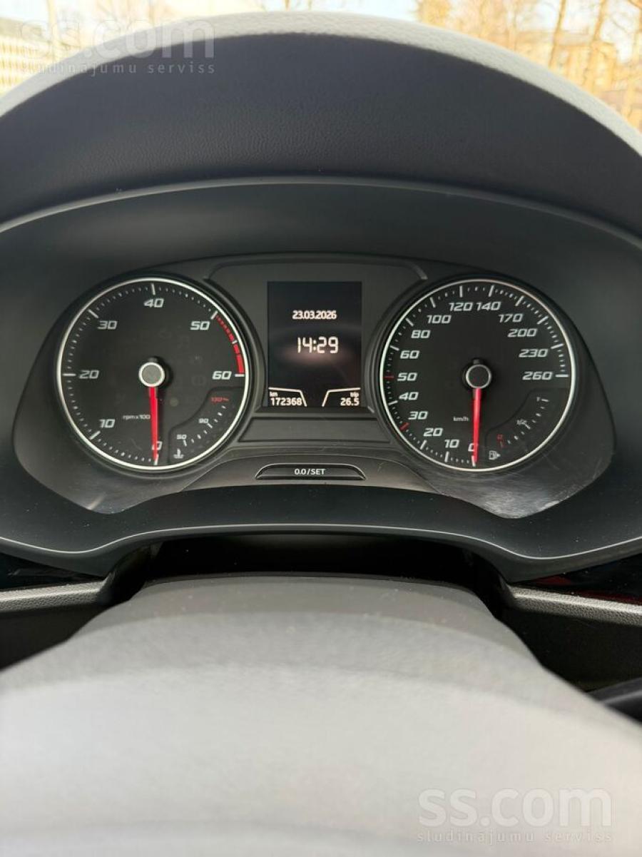 White SEAT Leon 2018 in Riga, with an engine capacity of 2.00 L and mileage of 172 thousand km for 8500 €, photo 6 on AUTOMOTO.COM.LV