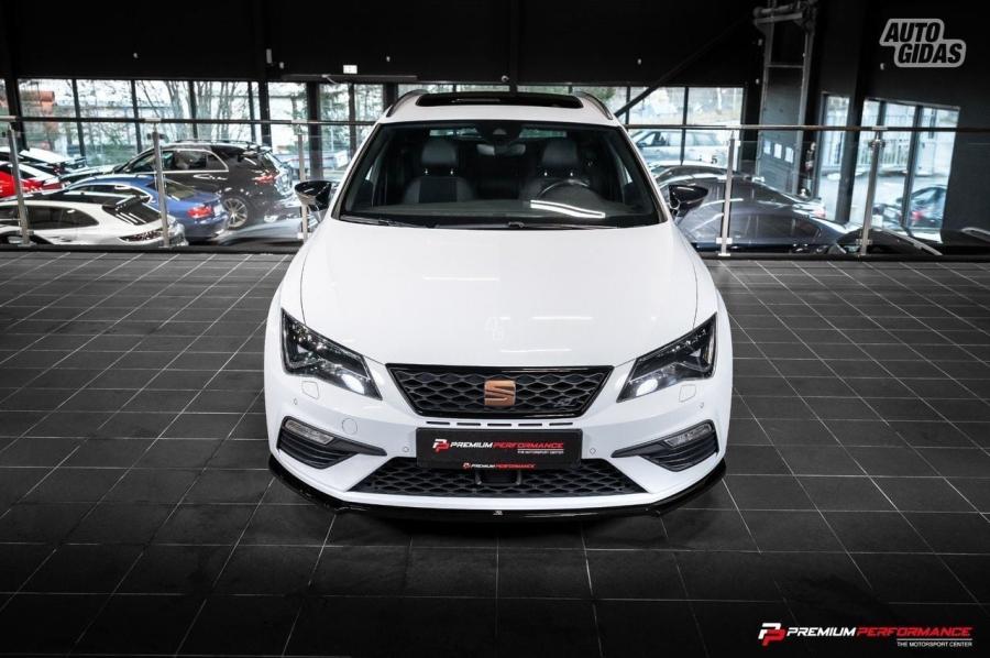 White SEAT Leon 2019 in Kaunas, with an engine capacity of 0.00 L and mileage of 71 thousand km for 30879 €, photo 2 on AUTOMOTO.COM.LV