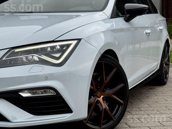 White SEAT Leon 2020 in Jelgava, with an engine capacity of 2.00 L and mileage of 50 thousand km for 21800 €, photo 5 on AUTOMOTO.COM.LV