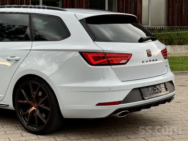 White SEAT Leon 2020 in Jelgava, with an engine capacity of 2.00 L and mileage of 50 thousand km for 21800 €, photo 8 on AUTOMOTO.COM.LV