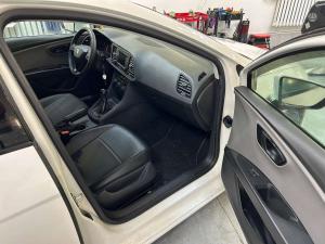 White SEAT Leon 2020 in Marijampole, with an engine capacity of 1.50 L and mileage of 298 thousand km for 7350 €, photo 8 on AUTOMOTO.COM.LV